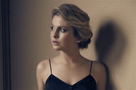 Download Actress Short Hair Blonde Celebrity Rose Mciver Hd Wallpaper