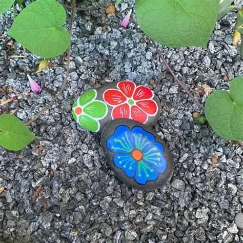How To Draw Flowers On Rocks