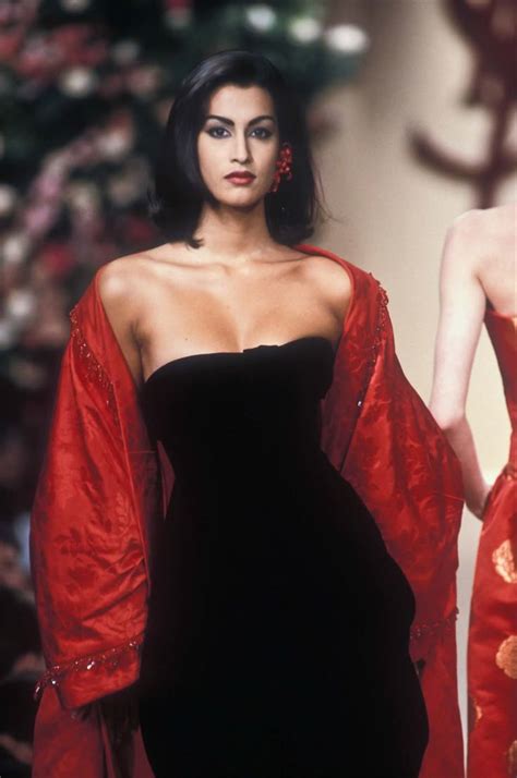 Pin By The Glamour Archive On Yasmeen Ghauri 90s Runway Fashion