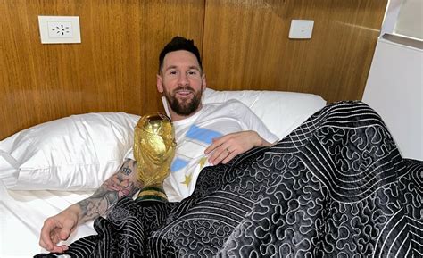 Messi Reveló De Quién Fue La Idea De Sacarle Una Foto Con La Copa Del