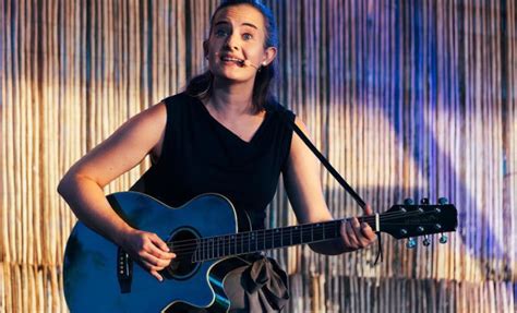 OÖ Premiere Elli Bauer Sorgt Im Posthof Für Lacher