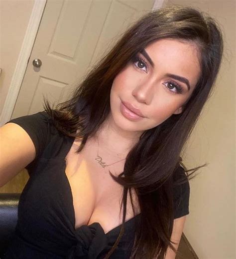 Look At Those Lips Scrolller