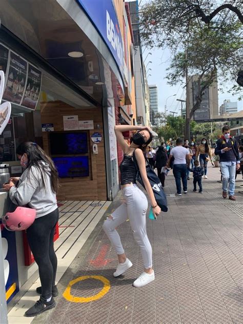 Anet Centeno Modelo Veneca Se Remata En Peru Para Mantener A Su Marido Veneco Y Mandar Plata A