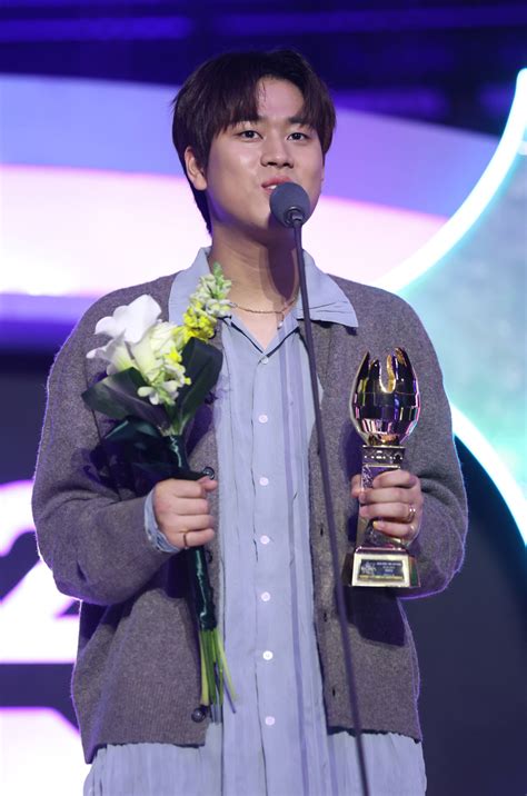 이무진 ‘1억뷰 앞두고 음원 조회수 초기화 소속사 복구 불가” 사과 공식