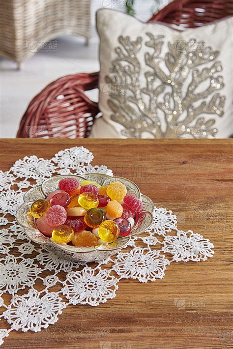 现代家庭室内客厅与餐桌细节