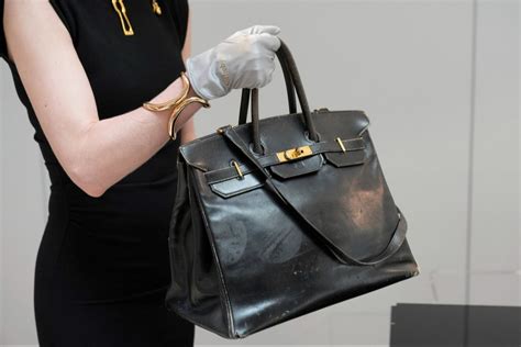 Η αυθεντική τσάντα Hermès της Jane Birkin πωλείται για 8 εκατομμύρια