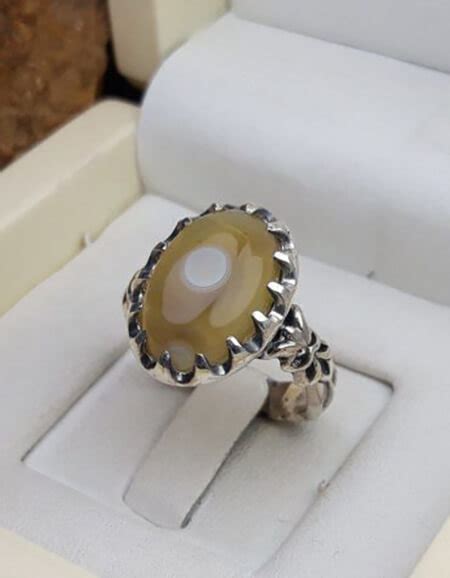 انگشتر باباقوری شاهکاری از سنگ های قیمتی