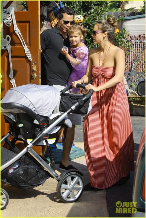 제시카알바 가족 공원 나들이 해외 연예가 소식 네모판