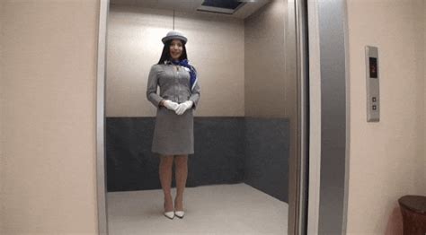 여자 엉덩이를 남자들이 한번씩 만지고 야한 농담까지 했던 여성 직업