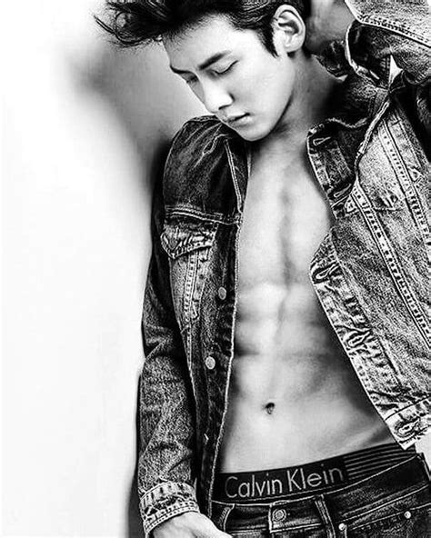 Ha Ji Won Abs