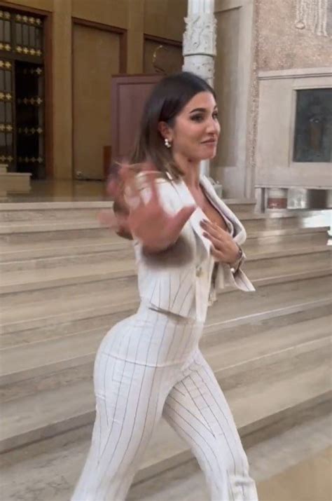 Samo Da Je MaziŠ Barbara Ima Najčvršću Zadnjicu Koja Zaustavlja I