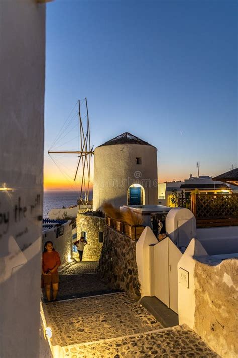 Santorini Greece October 15 2024 Narrow Path Leading To Santorini