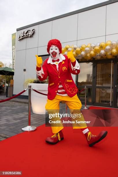 Mcdonalds Ronald Mcdonald Photos And Premium High Res Pictures Getty