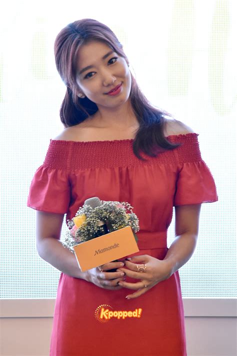 Модный образ Пак Шин Хё на мероприятии Mamonde в Малайзии