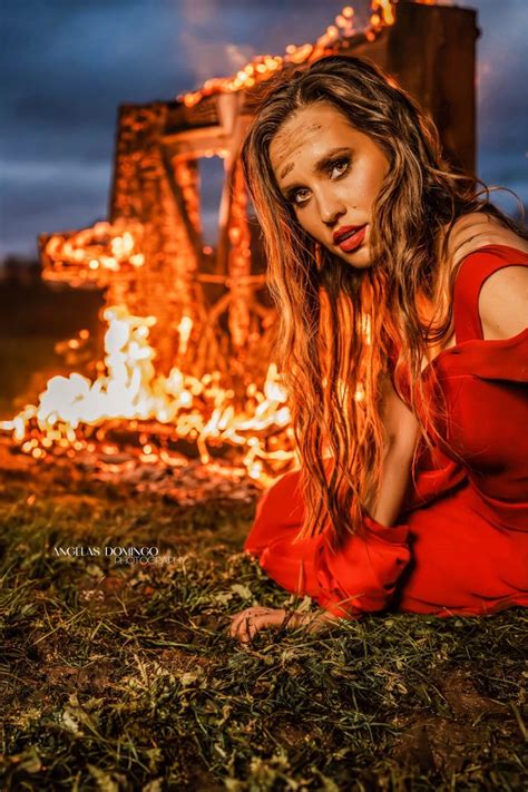 Ieva Dūdaitė Po Koncerto Spaudžia Ranką Kiekvienam Svečiui Taip Sutiko