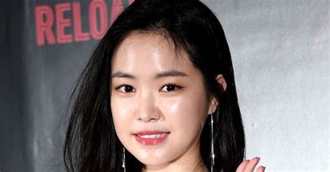 사진 손나은 미소가 반짝