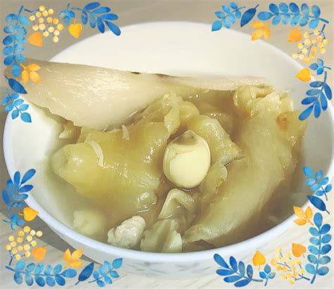 當中藥哥遇上湯姐時 花膠淮山蓮子湯 材料： 花膠（薑蔥出水備用） 脫水淮山，白蓮子，元貝碎 Facebook