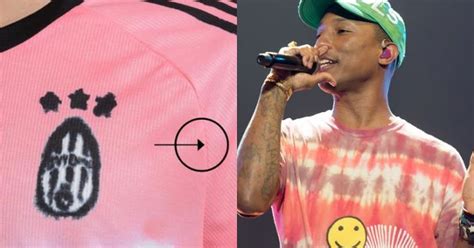 E Vizatuar Me Dorë Dhe Me Stemën Historike Risia E Fanellës Së Juventusit Aktualitet