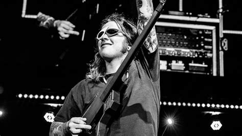 Take A Deep Dive Into Billy Strings Guitar Rig