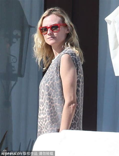 黛安克鲁格海滩换衣秀姣好身材新浪图片