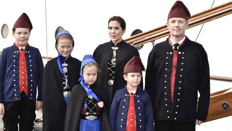 Regngråt Torshavn Vinker Kronprins Frederik Velkommen