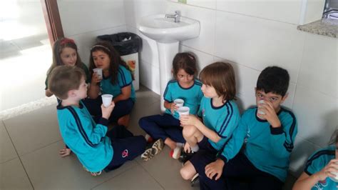 Suco Verde Alunos Do 1° Ano Experimentam Suco Desintoxicante Escola