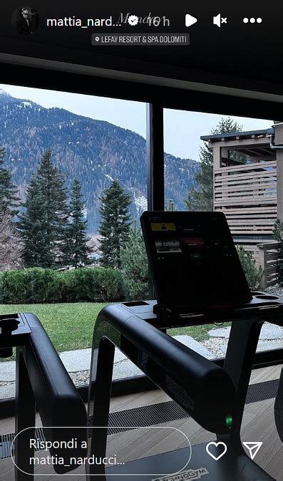 Anna Tatangelo Sex Bomb In Piscina Prima Delle Vacanze Con Chi