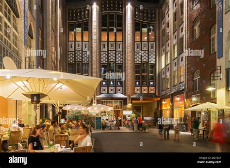 Hackescher Hof Fotos Und Bildmaterial In Hoher Auflösung Alamy