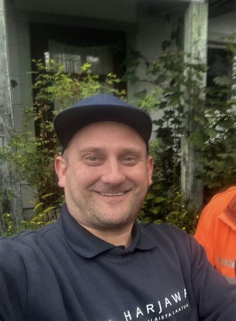 Hellan Muuraus Karjaa Selaa Tekijöitä