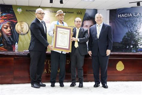 Confieren Medalla Armando Fortune 2024 La Universidad
