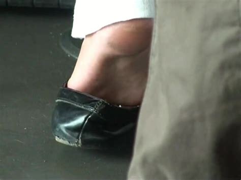 Candid Shoeplay Flats 日本語で