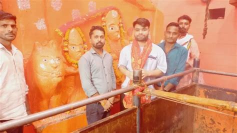 Cricketer Rinku Singh परिवार के साथ पहुंचे मां विचित्रा देवी मंदिर विधिवत किया दर्शन पूजन