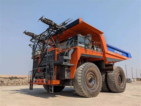 Hitachi Apresenta Gigantesco Caminhão De Mineração Totalmente Elétrico