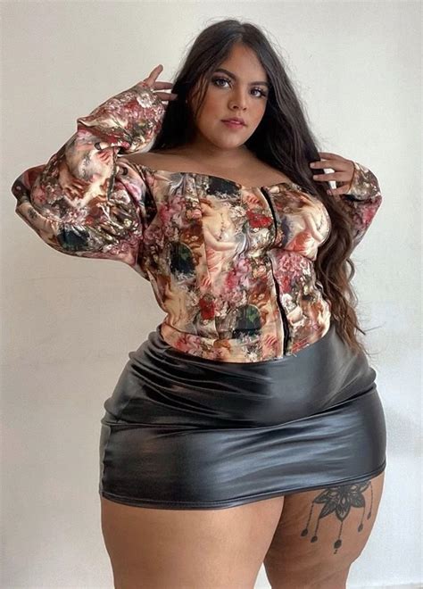 Mode Für Vollschlanke Frauen Fotos Mode Für Mollige Kurvige
