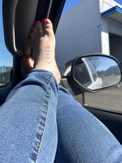 Road Trip Feet 🖤💋 R Publicfeetpics