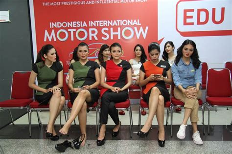 Deretan Wanita Cantik Paha Mulus Spg Iims 2016