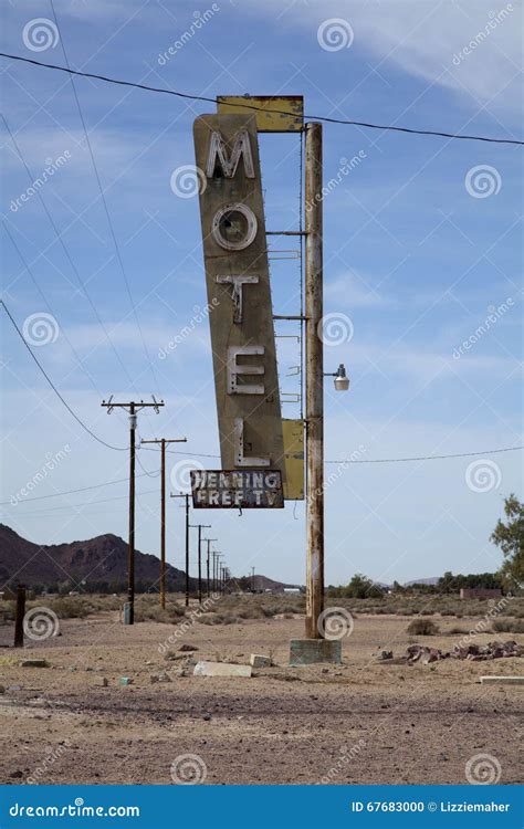 Signe Abandonné De Motel Bagdad La Californie Image éditorial Image