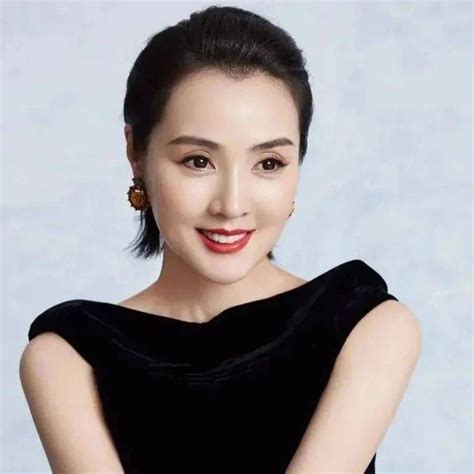 姜文让她 一脱成名”，出道26年却0绯闻，如今51岁依旧未婚姜宏波生活陈宝