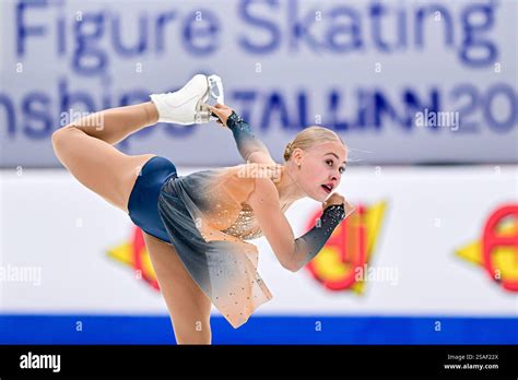 Linnea Ceder Fin During Women Short Program At The Isu European