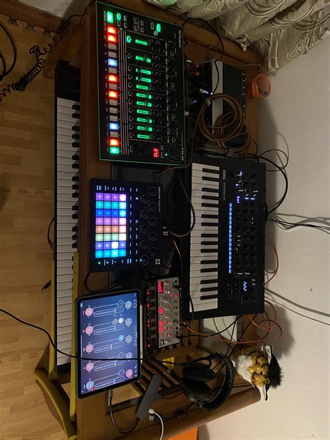 Finally Got My Dawless Setup Together Minilogue Xd Volca Bass Tr8 Ur44 And Ipad For Aum R