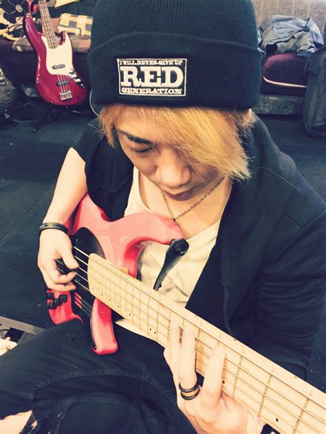 ⭐🌟red Generation赤世代官方限量『毛帽』穿搭示範🌟⭐ 赤世代red Generation