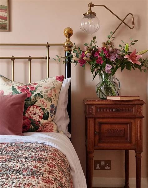 15 Vintage Bedroom Design Ideas That Evoke The Past