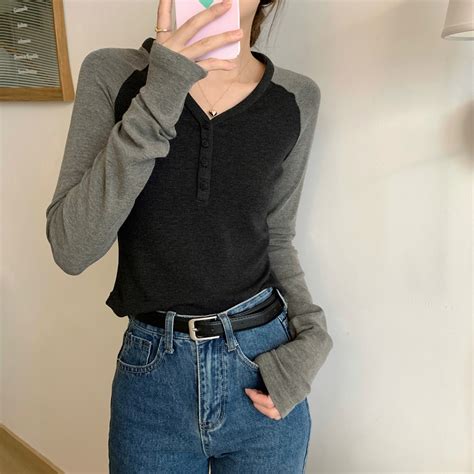 베이지하루 레글런 여자 브이넥 긴팔 티셔츠 가을 여성 겨울 상의 봄 나그랑 간절기 슬림핏 트렌디 캐주얼 여성티 블랙 브라운 버튼 올매치 코디 패션 스타일 대 대