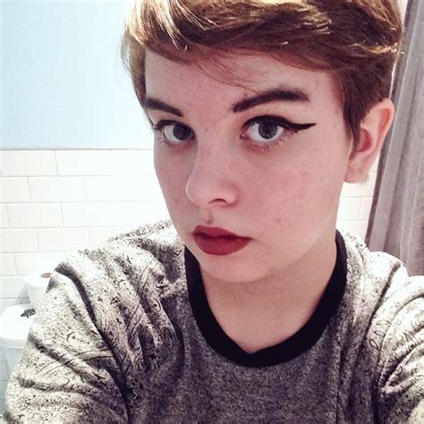 Winged Eyeliner Tumblr Girls