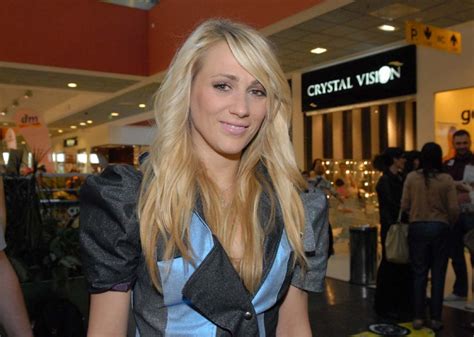 Bivša Feminemka Neda Parmać Je Trudna Tportal