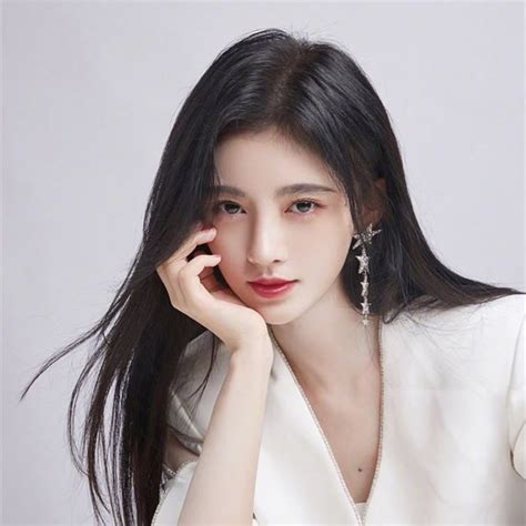 Profil Instagram Tiktok Wikipedia Dan Biodata Ju Jingyi Bulatin