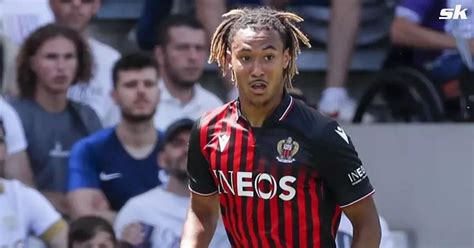 Ogc Nice Midfielder Alexis Beka Beka Threatening To Commit Suicide By Standing On Edge Of Magnan