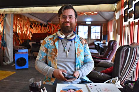 Arnout 21 Tekent Mensen Die Hij Tegenkomt Ik Vind Het Leuk Als Mensen Sprakeloos Zijn