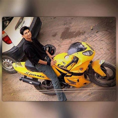 Sushant Singh Rajput ചോദ്യങ്ങൾ ബാക്കിയാക്കി സുശാന്ത് യാത്ര പറഞ്ഞിട്ട് ഒരു വർഷം News18 മലയാളം