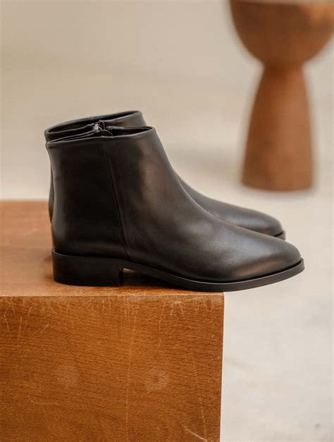 Hada Passion Black Flat Pointed Toe Ankle Boots In Black Leather Bobbies Women